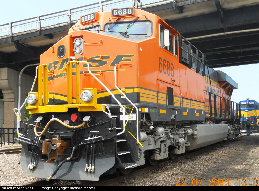 BNSF 6688